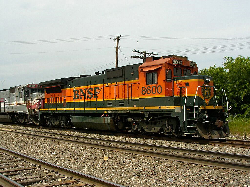 BNSF 8600